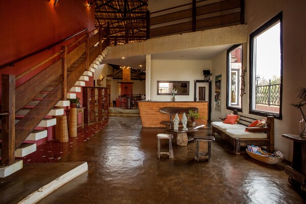 Área de estar no saguão