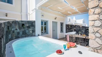 Villa, 3 quartos, banheira de hidromassagem (Calliste) | Banheira de hidromassagem exterior