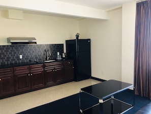Suite Familiar, 2 camas queen-size, kitchenette | Secretária, ferro/tábua de engomar, Wi-fi grátis 