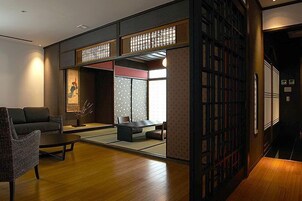 Suite Executiva, 1 quarto (Room) | Minibar, cofre no quarto, com decoração personalizada 