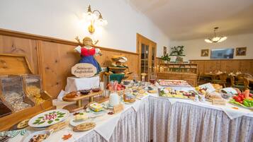 Café da manhã com buffet todos os dias (EUR 20 por pessoa)