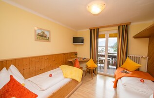 Quarto duplo | Frigobar, cofres nos quartos, escrivaninha, Wi-Fi de cortesia