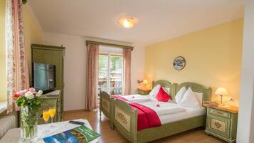 Frigobar, cofres nos quartos, escrivaninha, Wi-Fi de cortesia