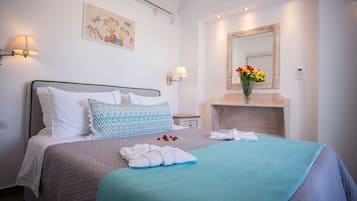 Vila superior, piscina particular | Cofres nos quartos, escrivaninha, quartos à prova de som
