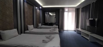 Quarto Triplo | Cofre no quarto, secretária, Wi-fi grátis