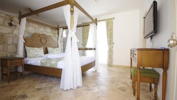 Suíte | Roupas de cama premium, frigobar, cofres nos quartos, escrivaninha