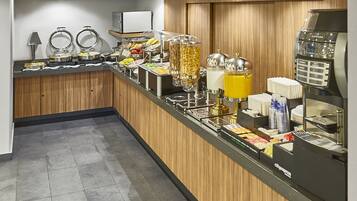 Café da manhã self-service grátis todos os dias