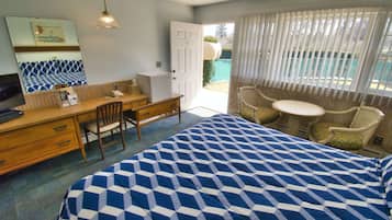 Quarto júnior, 1 cama King | Ferros/tábuas de passar roupa, Wi-Fi de cortesia, roupa de cama
