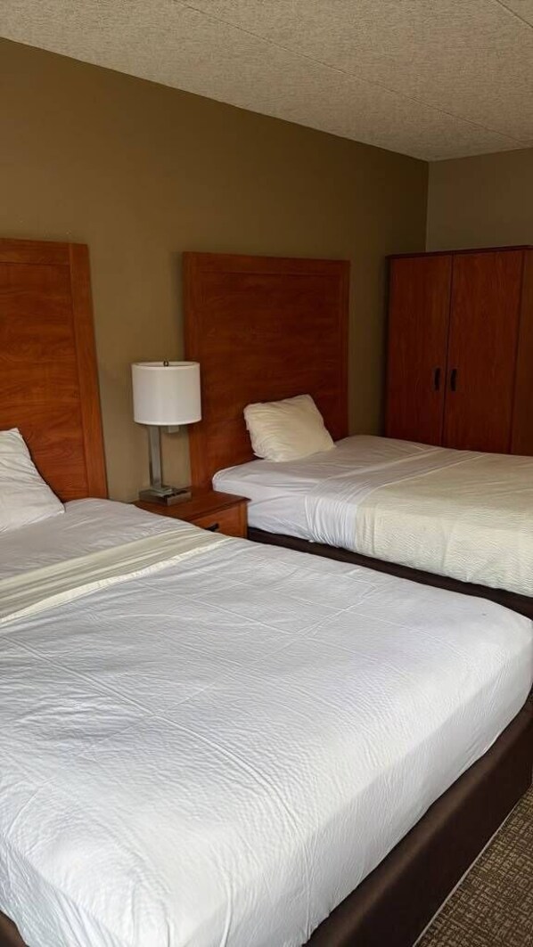 Quarto casal, para não fumantes | Wi-Fi de cortesia, roupa de cama
