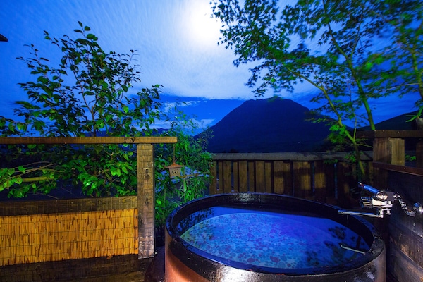 Vila, para não fumantes, em edifício anexo (With Open-Air&Indoor Bath) | Banheiro | Banheira e chuveiro separados, banheira de imersão