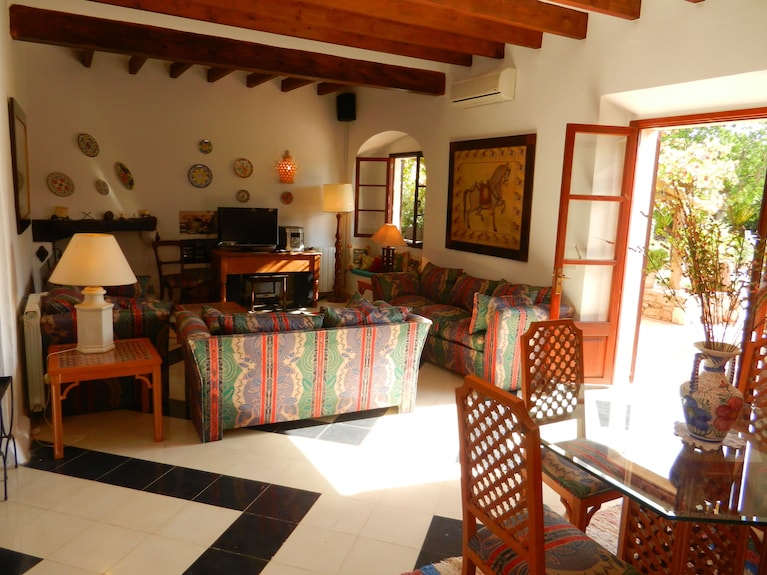 Hermosa Casa De Campo Antigua Con Jardines De País Inglés Y Piscina. 6 Habitaciones Y 6 Baños - Cala d'Or