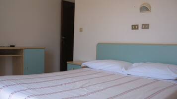 Quarto casal ou duplo | Cofres nos quartos, Wi-Fi de cortesia