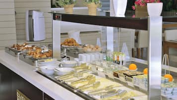 Pequeno-almoço tipo buffet diário incluído