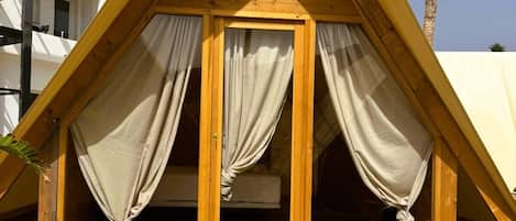 Bungalow Standard, 1 quarto, casa de banho privativa | Cortinas/cortinados opacos, ferro/tábua de engomar, Wi-fi grátis