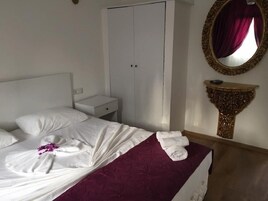 Quarto Duplo ou Twin Standard | Ferro/tábua de engomar, berços/camas para crianças grátis, Wi-fi grátis 