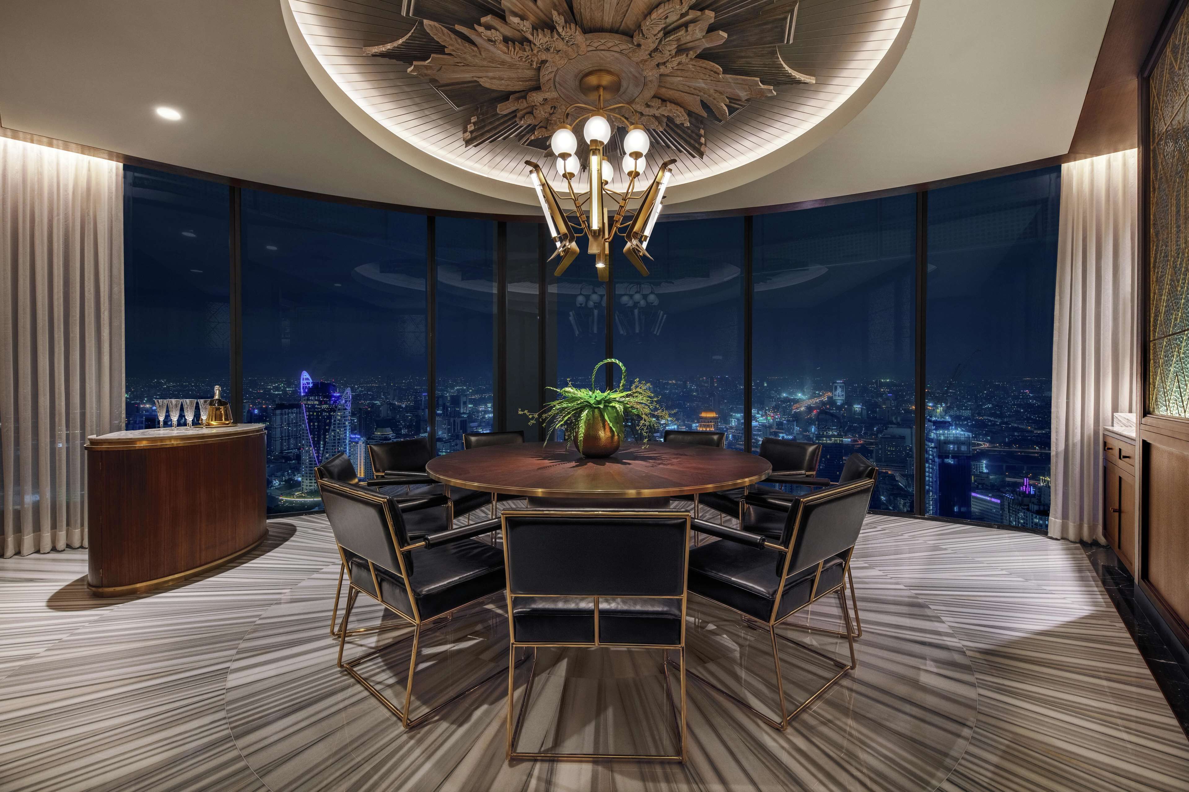 3 restaurantes, é servido almoço