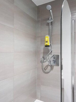 Apartamento Deluxe, 1 quarto, vista para a marina | Duche na casa de banho