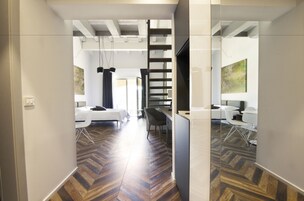 Suite, varanda, vista para o lago | Roupa de alta qualidade, minibar, cofre no quarto, secretária 