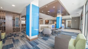 Área de estar no saguão