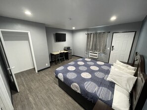 Quarto, 1 cama King | Escrivaninha, Wi-Fi de cortesia