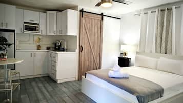 Estúdio Standard, 1 cama queen-size (S4) | Com decoração personalizada, com mobília individualizada, secretária