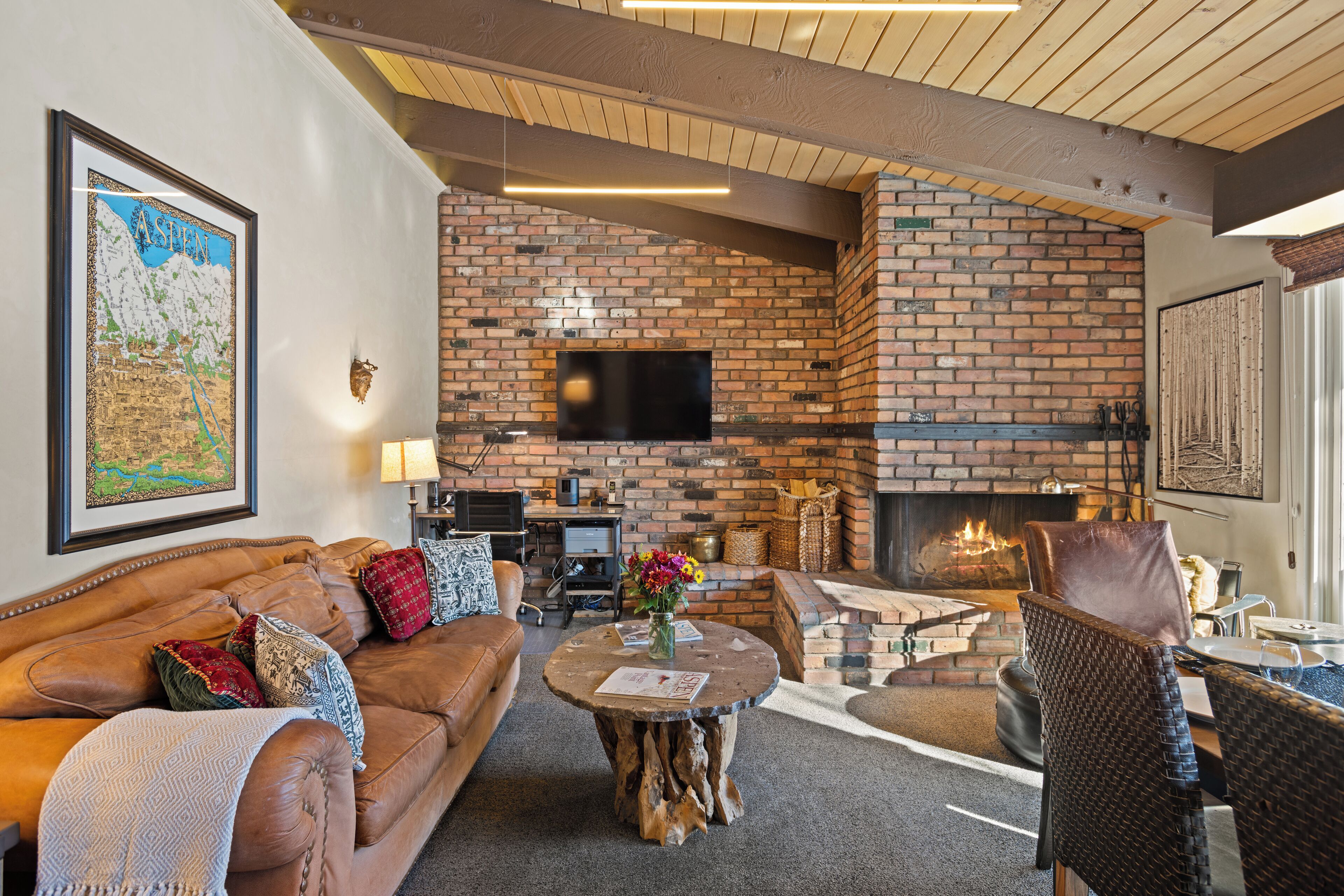 Aspen Riverfront Luxury 3br, Top Floor, Pool, Hot Tub, Gym, 7min Walk To Gondola - Aspen