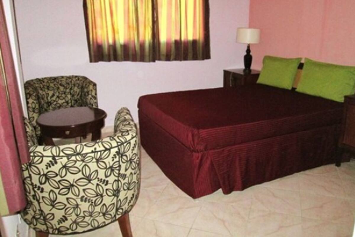 Quarto Standard, 1 cama de casal | Roupa de alta qualidade, secretária, ferro/tábua de engomar 