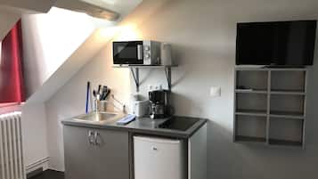 Estúdio | Cozinha americana privada | Geladeira grande, micro-ondas, cooktop, cafeteira/chaleira
