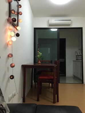 1 Bedroom Apartment | Refeições no quarto