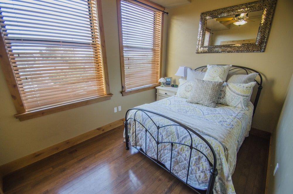 Charming Condo On Historic 25th Street - Riverdale, UT