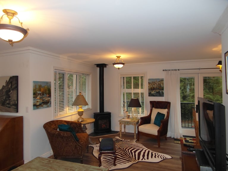 Relax Or Explore The Forest & Ocean In Amazing Belcarra, Metro Vancouver, Bc - British Columbia