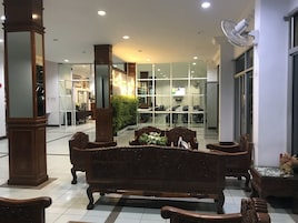 Área de estar no saguão