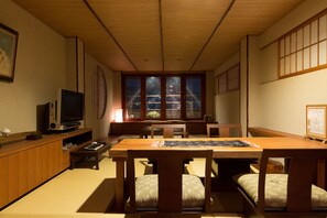 TV de tela plana, DVD player