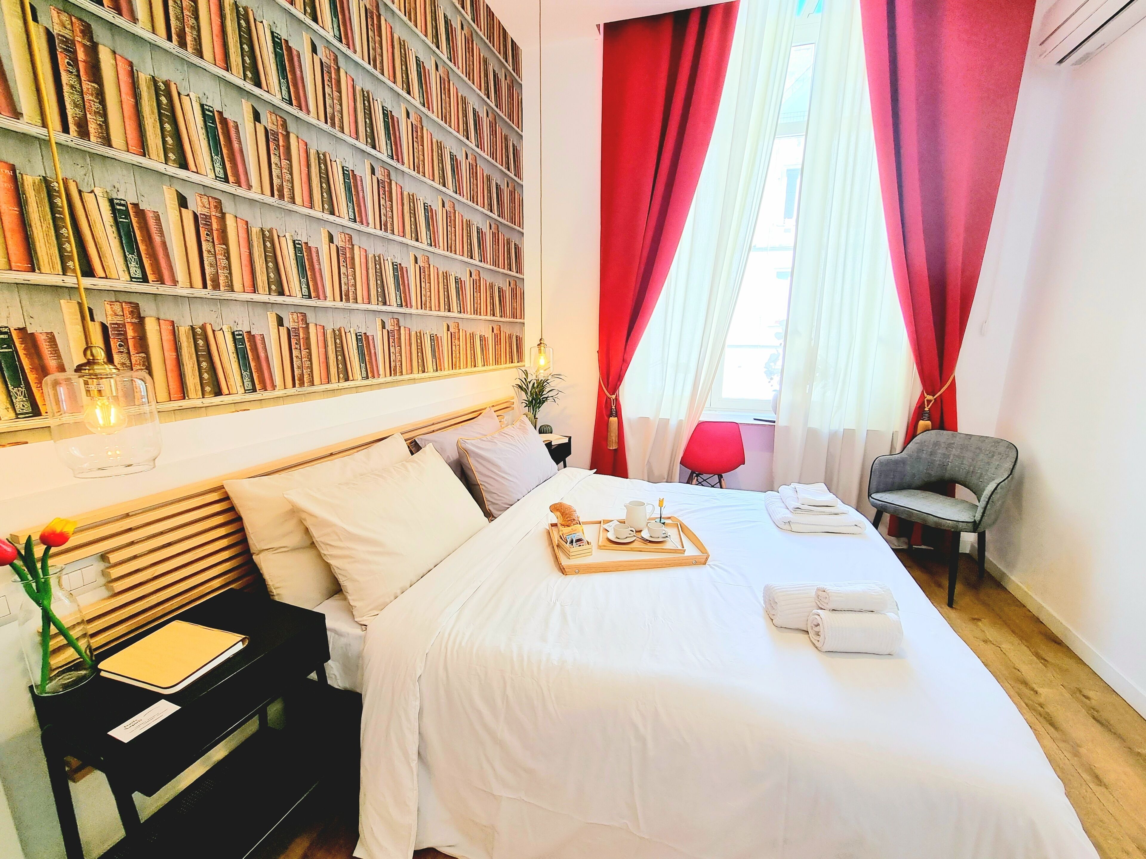 Quarto Duplo Standard | Minibar, secretária, secretária adequada para computadores portáteis 