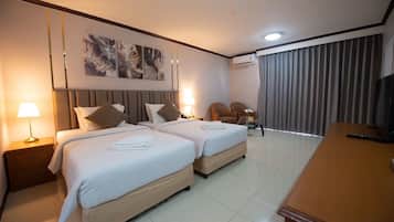 Quarto Superior | Minibar, cofre no quarto, secretária