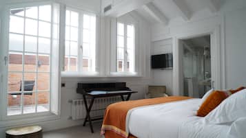 Suite Penas de Aya | Minibar com produtos grátis, cofre com capacidade para portátil