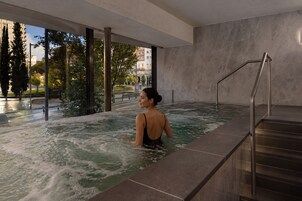 Sauna seca, banheira de hidromassagem, tratamentos corporais