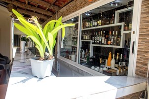 Bar junto à piscina