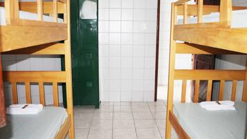 Minibar, cortinas/cortinados opacos, ferro/tábua de engomar