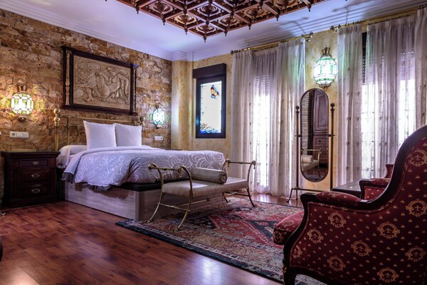 Casa De Reyes - Granada, Spain