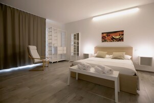 Roupas de cama premium, cofres nos quartos, individualmente decorados