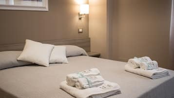 Quarto casal | Escrivaninha, quartos à prova de som, berços grátis, Wi-Fi de cortesia