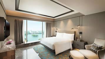 Roupas de cama antialérgicas, frigobar, cofres nos quartos, escrivaninha