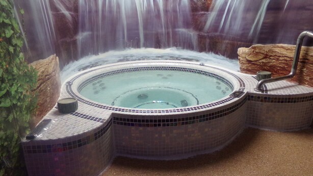 Sauna seca, banheira de hidromassagem, sauna a vapor