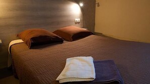 Quarto casal | Escrivaninha, Wi-Fi de cortesia