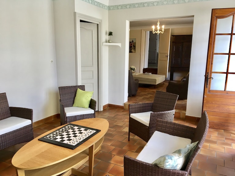 Charming 5 Bedroom Farmhouse, Close To River + Tourist Sites. Sleeps 12 + Babies - Dordogne