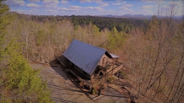 Beautiful all season's view of the Blue Ridge Mountains Quiet 3 Bdrm ...