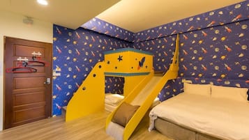 Quarto quádruplo família (Rocket) | Cortinas blackout, Wi-Fi de cortesia