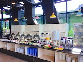 Pequeno-almoço tipo buffet diário mediante uma taxa 