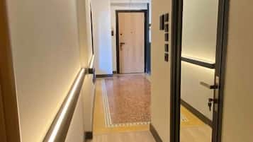 Deluxe Apartment, 2 Bedrooms, Balcony, Annex Building (Karidi 9) | 1 quarto, camas de colchão pillowtop, cortinas/cortinados opacos